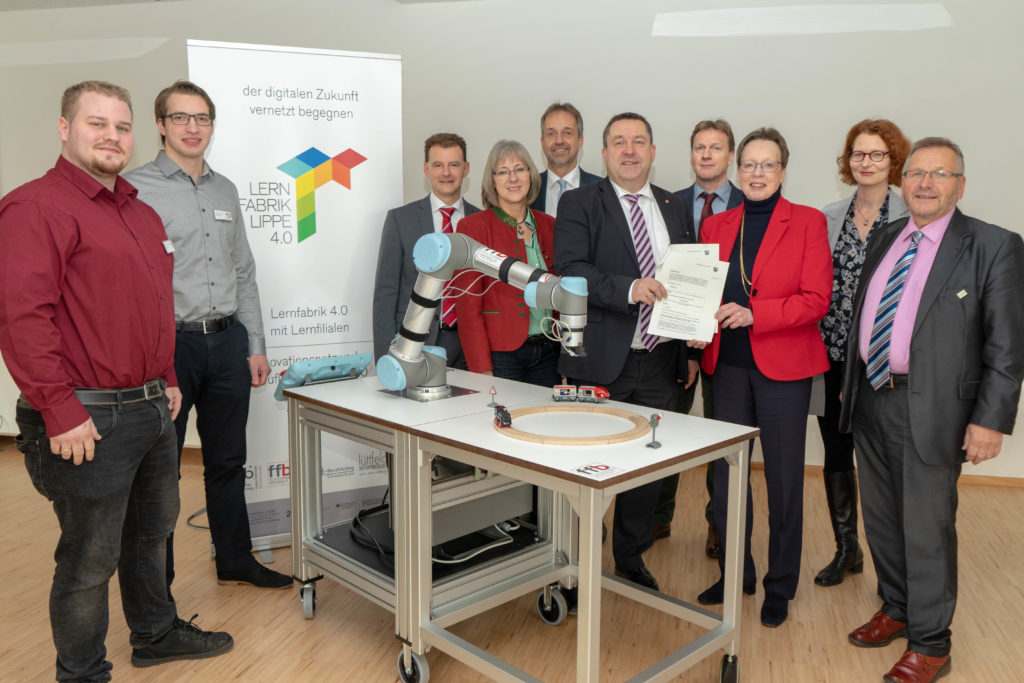 Inno-LIP: Zuwendungsbescheid übergeben – Lernfabrik Lippe 4.0